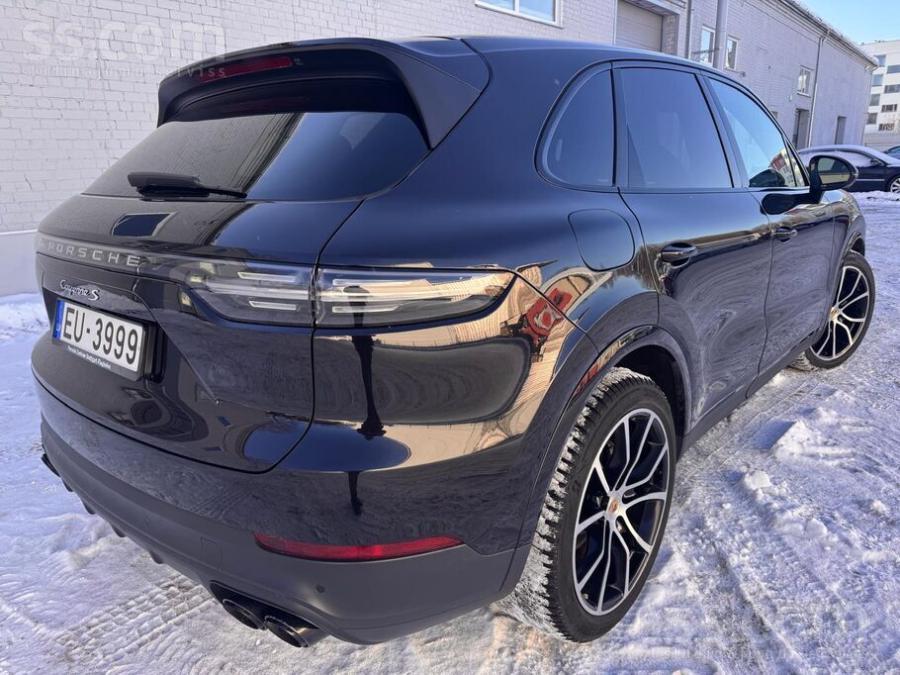 Black Porsche Cayenne 2018 in Riga, with an engine capacity of 2.90 L and mileage of 140 thousand km for 49500 €, photo 2 on AUTOMOTO.COM.LV