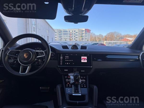 Black Porsche Cayenne 2018 in Riga, with an engine capacity of 2.90 L and mileage of 140 thousand km for 49500 €, photo 6 on AUTOMOTO.COM.LV