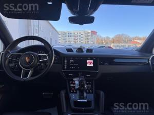 Black Porsche Cayenne 2018 in Riga, with an engine capacity of 2.90 L and mileage of 140 thousand km for 49500 €, photo 6 on AUTOMOTO.COM.LV