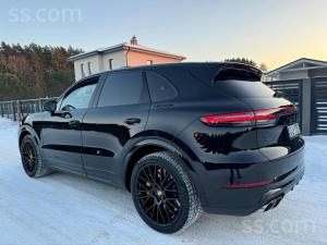 Melns Porsche Cayenne 2018 Rīga, ar dzinēja tilpumu 4.00 L un nobraukumu 0 tūkst. km par 46900 €, foto 4 vietnē AUTOMOTO.COM.LV