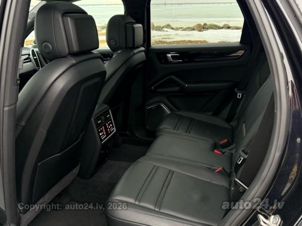 Black Porsche Cayenne 2018 in Tallinn, with an engine capacity of 2.90 L and mileage of 140 thousand km for 45900 €, photo 10 on AUTOMOTO.COM.LV