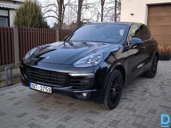 Black Porsche Cayenne 2018 in Riga, with an engine capacity of 3.60 L and mileage of 116 thousand km for 33800 €, photo 2 on AUTOMOTO.COM.LV
