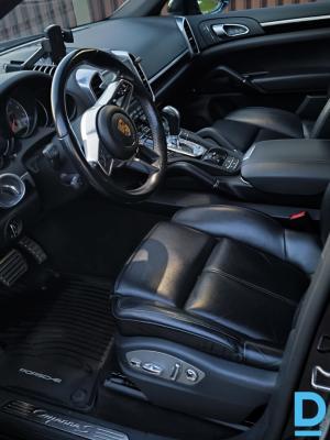 Black Porsche Cayenne 2018 in Riga, with an engine capacity of 3.60 L and mileage of 116 thousand km for 33800 €, photo 5 on AUTOMOTO.COM.LV