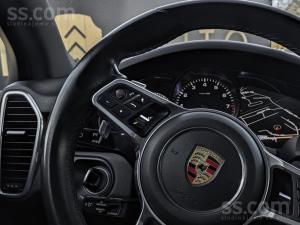 Melns Porsche Cayenne 2018 Tukums, ar dzinēja tilpumu 3.00 L un nobraukumu 155 tūkst. km par 45990 €, foto 11 vietnē AUTOMOTO.COM.LV