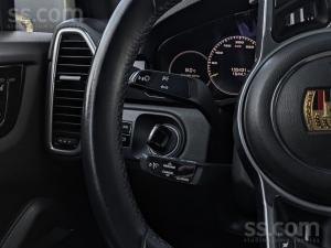 Melns Porsche Cayenne 2018 Tukums, ar dzinēja tilpumu 3.00 L un nobraukumu 155 tūkst. km par 45990 €, foto 24 vietnē AUTOMOTO.COM.LV