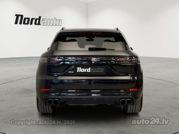 Melns Porsche Cayenne 2018 Tallina, ar dzinēja tilpumu 4.00 L un nobraukumu 145 tūkst. km par 54900 €, foto 4 vietnē AUTOMOTO.COM.LV