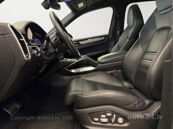 Melns Porsche Cayenne 2018 Tallina, ar dzinēja tilpumu 4.00 L un nobraukumu 145 tūkst. km par 54900 €, foto 5 vietnē AUTOMOTO.COM.LV