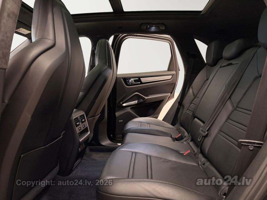 Melns Porsche Cayenne 2018 Tallina, ar dzinēja tilpumu 4.00 L un nobraukumu 145 tūkst. km par 54900 €, foto 7 vietnē AUTOMOTO.COM.LV