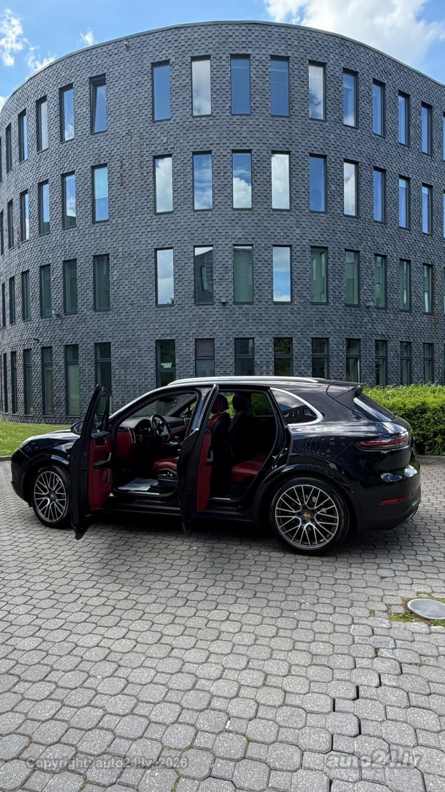 Black Porsche Cayenne 2018 in Tallinn, with an engine capacity of 2.90 L and mileage of 62 thousand km for 57000 €, photo 6 on AUTOMOTO.COM.LV