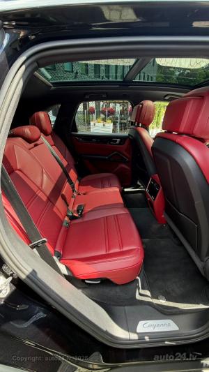 Black Porsche Cayenne 2018 in Tallinn, with an engine capacity of 2.90 L and mileage of 62 thousand km for 57000 €, photo 9 on AUTOMOTO.COM.LV