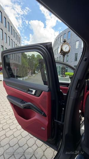 Black Porsche Cayenne 2018 in Tallinn, with an engine capacity of 2.90 L and mileage of 62 thousand km for 57000 €, photo 11 on AUTOMOTO.COM.LV