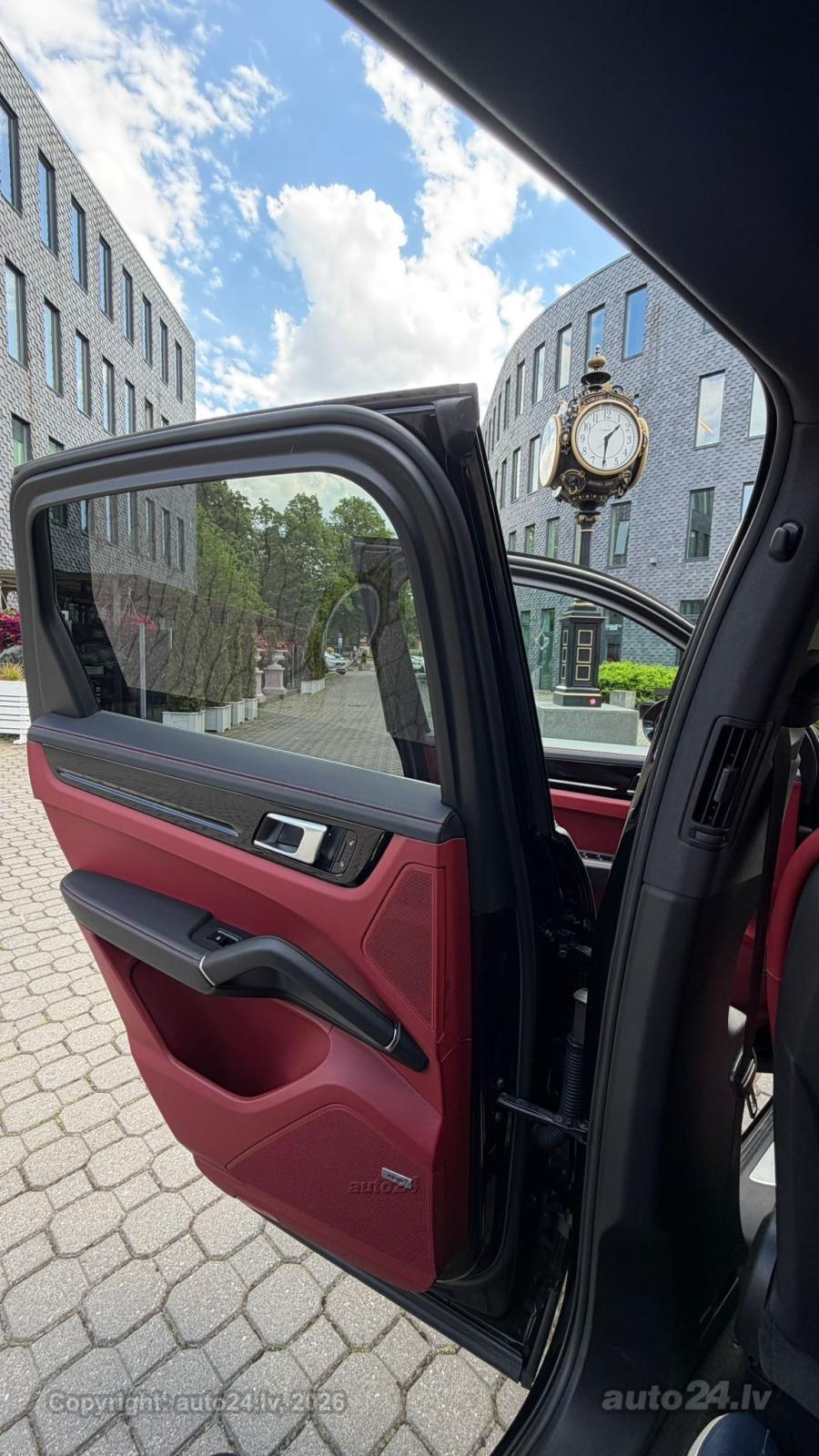 Black Porsche Cayenne 2018 in Tallinn, with an engine capacity of 2.90 L and mileage of 62 thousand km for 57000 €, photo 11 on AUTOMOTO.COM.LV