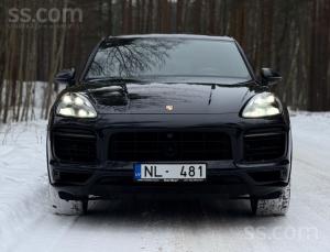Black Porsche Cayenne 2018 in Riga, with an engine capacity of 2.90 L and mileage of 112 thousand km for 52000 €, photo 4 on AUTOMOTO.COM.LV