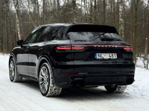 Black Porsche Cayenne 2018 in Riga, with an engine capacity of 2.90 L and mileage of 112 thousand km for 52000 €, photo 5 on AUTOMOTO.COM.LV