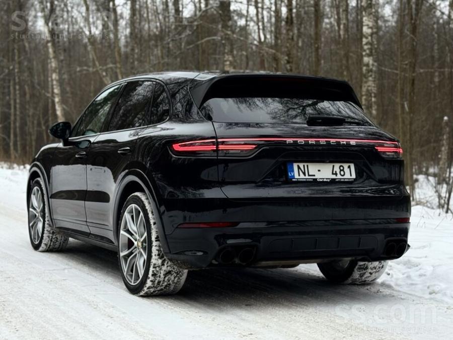 Black Porsche Cayenne 2018 in Riga, with an engine capacity of 2.90 L and mileage of 112 thousand km for 52000 €, photo 5 on AUTOMOTO.COM.LV