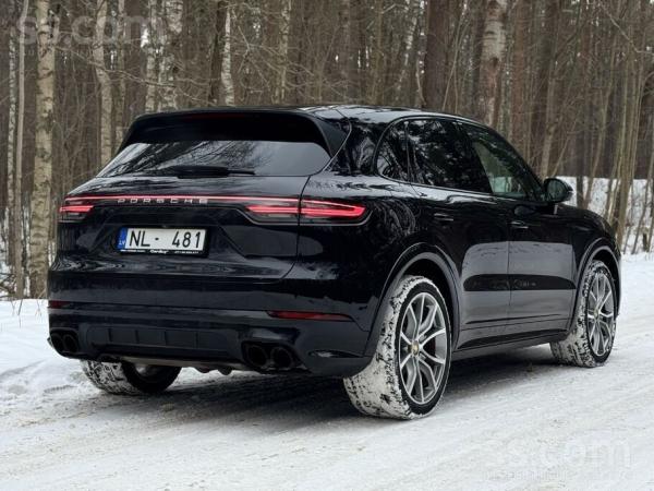 Black Porsche Cayenne 2018 in Riga, with an engine capacity of 2.90 L and mileage of 112 thousand km for 52000 €, photo 5 on AUTOMOTO.COM.LV
