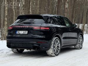 Black Porsche Cayenne 2018 in Riga, with an engine capacity of 2.90 L and mileage of 112 thousand km for 52000 €, photo 6 on AUTOMOTO.COM.LV