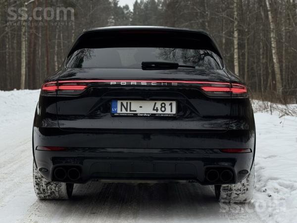 Black Porsche Cayenne 2018 in Riga, with an engine capacity of 2.90 L and mileage of 112 thousand km for 52000 €, photo 7 on AUTOMOTO.COM.LV