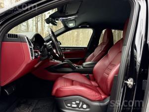 Black Porsche Cayenne 2018 in Riga, with an engine capacity of 2.90 L and mileage of 112 thousand km for 52000 €, photo 11 on AUTOMOTO.COM.LV