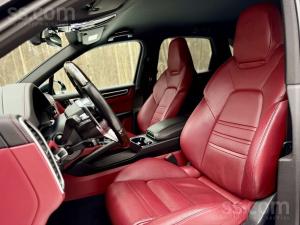 Black Porsche Cayenne 2018 in Riga, with an engine capacity of 2.90 L and mileage of 112 thousand km for 52000 €, photo 12 on AUTOMOTO.COM.LV