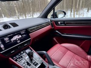 Black Porsche Cayenne 2018 in Riga, with an engine capacity of 2.90 L and mileage of 112 thousand km for 52000 €, photo 13 on AUTOMOTO.COM.LV