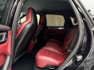 Black Porsche Cayenne 2018 in Riga, with an engine capacity of 2.90 L and mileage of 112 thousand km for 52000 €, photo 18 on AUTOMOTO.COM.LV