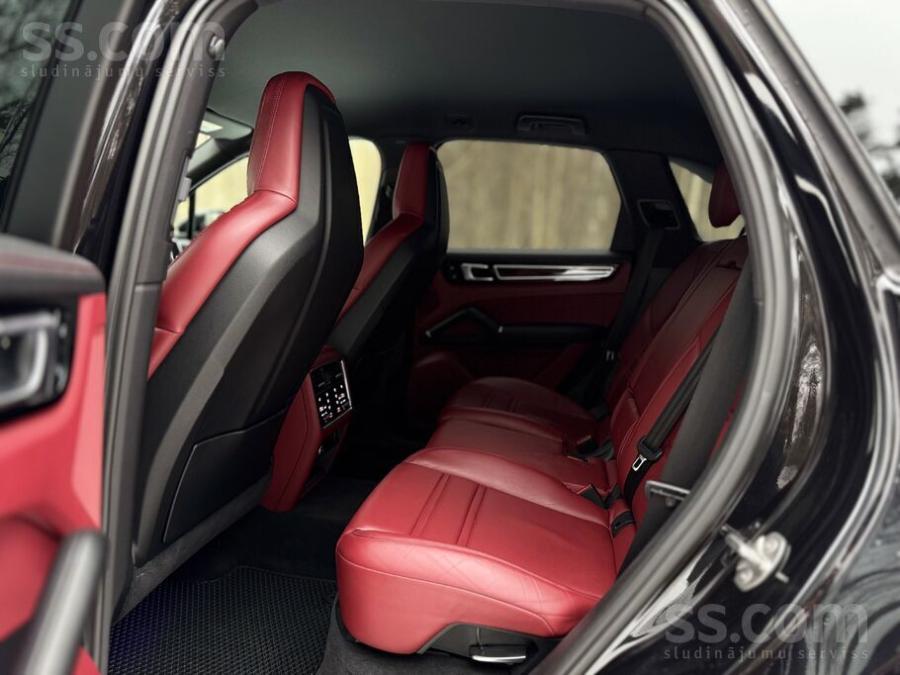 Black Porsche Cayenne 2018 in Riga, with an engine capacity of 2.90 L and mileage of 112 thousand km for 52000 €, photo 18 on AUTOMOTO.COM.LV