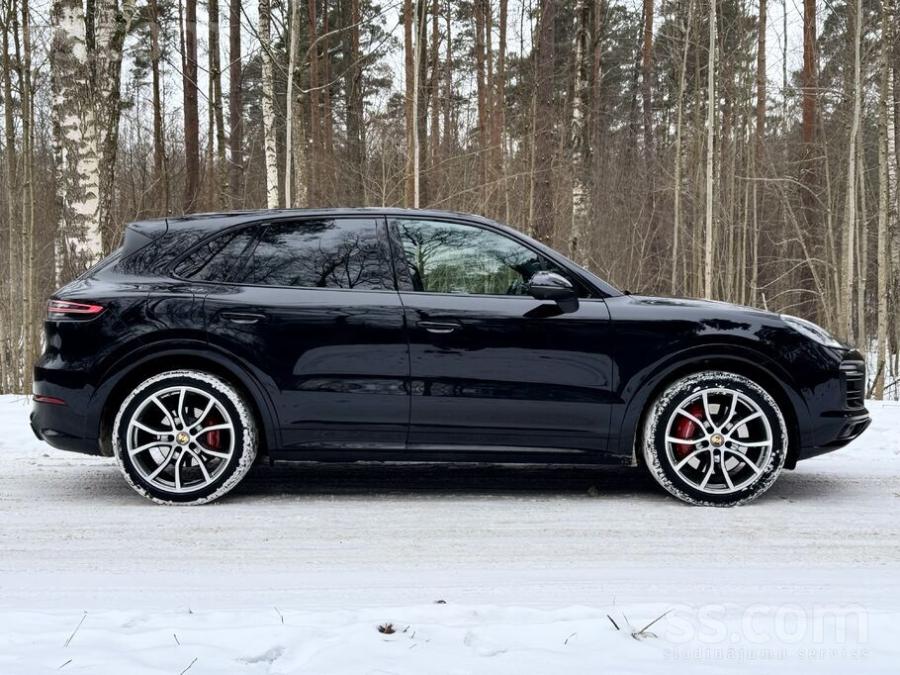 Black Porsche Cayenne 2018 in Riga, with an engine capacity of 2.90 L and mileage of 112 thousand km for 52000 €, photo 21 on AUTOMOTO.COM.LV