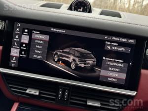 Black Porsche Cayenne 2018 in Riga, with an engine capacity of 2.90 L and mileage of 112 thousand km for 52000 €, photo 29 on AUTOMOTO.COM.LV