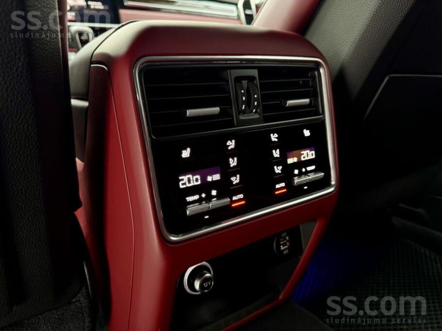 Black Porsche Cayenne 2018 in Riga, with an engine capacity of 2.90 L and mileage of 112 thousand km for 52000 €, photo 33 on AUTOMOTO.COM.LV