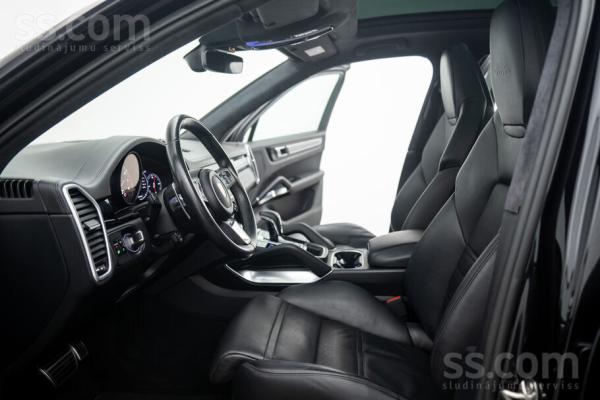 Black Porsche Cayenne 2018 in Tallinn, with an engine capacity of 4.00 L and mileage of 145 thousand km for 52999 €, photo 7 on AUTOMOTO.COM.LV