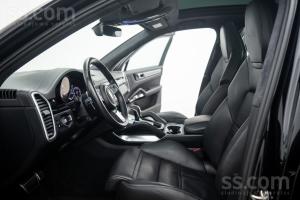 Black Porsche Cayenne 2018 in Tallinn, with an engine capacity of 4.00 L and mileage of 145 thousand km for 52999 €, photo 8 on AUTOMOTO.COM.LV