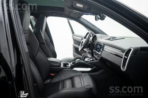 Black Porsche Cayenne 2018 in Tallinn, with an engine capacity of 4.00 L and mileage of 145 thousand km for 52999 €, photo 11 on AUTOMOTO.COM.LV