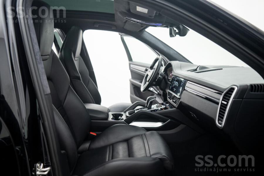 Black Porsche Cayenne 2018 in Tallinn, with an engine capacity of 4.00 L and mileage of 145 thousand km for 52999 €, photo 11 on AUTOMOTO.COM.LV