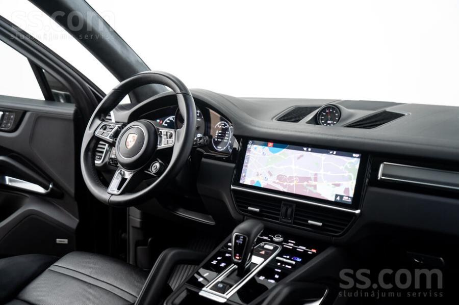 Black Porsche Cayenne 2018 in Tallinn, with an engine capacity of 4.00 L and mileage of 145 thousand km for 52999 €, photo 12 on AUTOMOTO.COM.LV