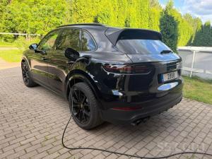 Black Porsche Cayenne 2018 in Riga, with an engine capacity of 3.00 L and mileage of 163 thousand km for 47000 €, photo  on AUTOMOTO.COM.LV