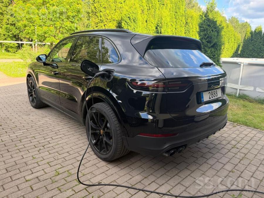 Melns Porsche Cayenne 2018 Rīga, ar dzinēja tilpumu 3.00 L un nobraukumu 163 tūkst. km par 47000 €, foto 1 vietnē AUTOMOTO.COM.LV