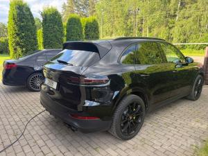 Melns Porsche Cayenne 2018 Rīga, ar dzinēja tilpumu 3.00 L un nobraukumu 163 tūkst. km par 47000 €, foto 3 vietnē AUTOMOTO.COM.LV