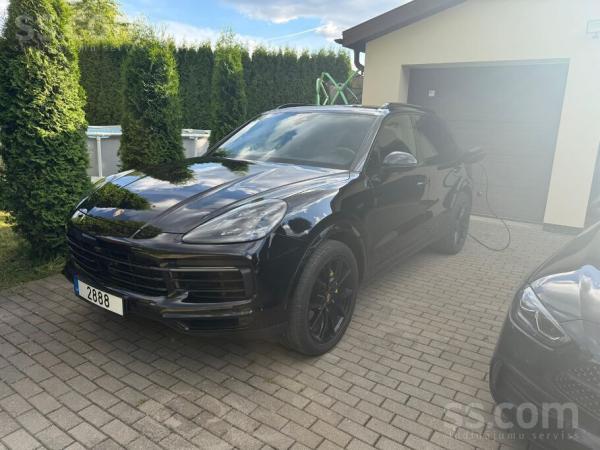 Black Porsche Cayenne 2018 in Riga, with an engine capacity of 3.00 L and mileage of 163 thousand km for 47000 €, photo 3 on AUTOMOTO.COM.LV