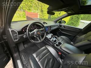 Melns Porsche Cayenne 2018 Rīga, ar dzinēja tilpumu 3.00 L un nobraukumu 163 tūkst. km par 47000 €, foto 6 vietnē AUTOMOTO.COM.LV