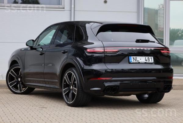 Black Porsche Cayenne 2018 in Riga, with an engine capacity of 2.90 L and mileage of 0 thousand km for 51995 €, photo 8 on AUTOMOTO.COM.LV
