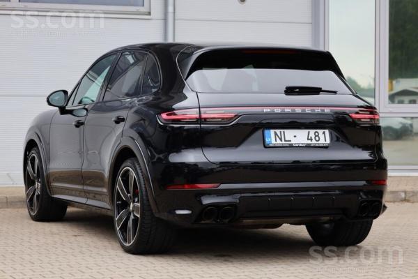 Black Porsche Cayenne 2018 in Riga, with an engine capacity of 2.90 L and mileage of 0 thousand km for 51995 €, photo 9 on AUTOMOTO.COM.LV