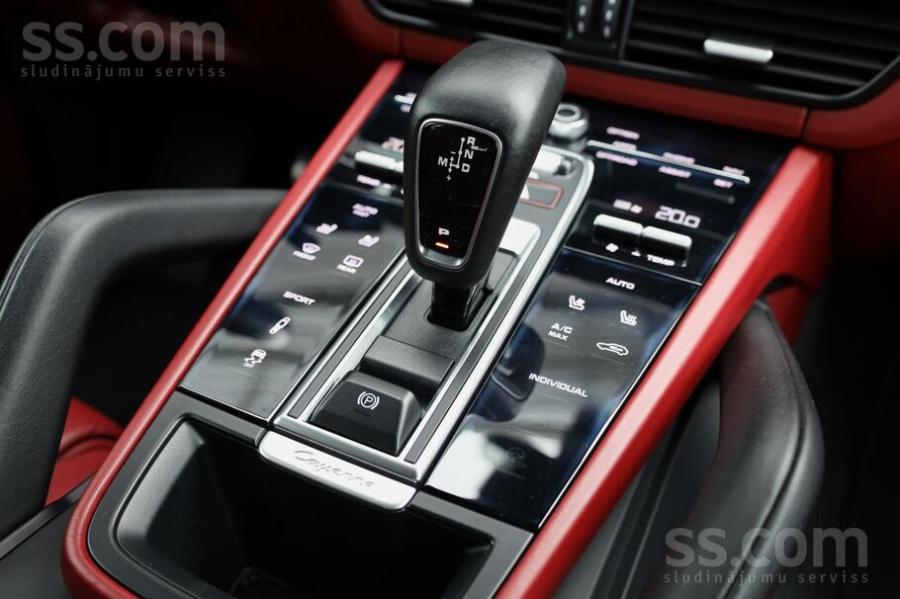 Melns Porsche Cayenne 2018 Rīga, ar dzinēja tilpumu 2.90 L un nobraukumu 0 tūkst. km par 51995 €, foto 22 vietnē AUTOMOTO.COM.LV