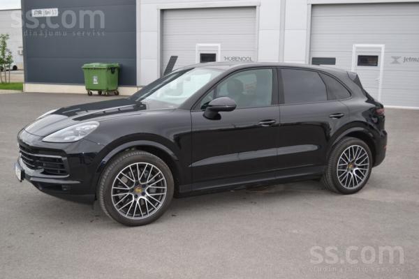 Black Porsche Cayenne 2018 in Tallinn, with an engine capacity of 3.00 L and mileage of 195 thousand km for 38990 €, photo 2 on AUTOMOTO.COM.LV