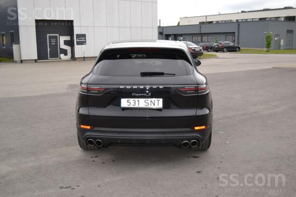 Black Porsche Cayenne 2018 in Tallinn, with an engine capacity of 3.00 L and mileage of 195 thousand km for 38990 €, photo 6 on AUTOMOTO.COM.LV