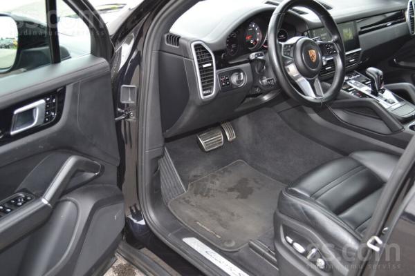 Black Porsche Cayenne 2018 in Tallinn, with an engine capacity of 3.00 L and mileage of 195 thousand km for 38990 €, photo 9 on AUTOMOTO.COM.LV