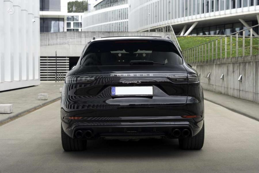 Melns Porsche Cayenne 2018 Viļņa, ar dzinēja tilpumu 2.89 L un nobraukumu 77 tūkst. km par 51500 €, foto 4 vietnē AUTOMOTO.COM.LV