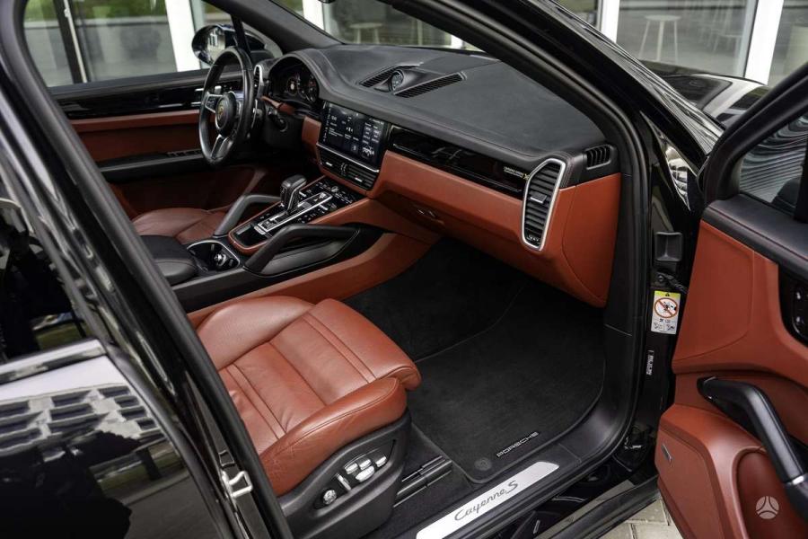 Melns Porsche Cayenne 2018 Viļņa, ar dzinēja tilpumu 2.89 L un nobraukumu 77 tūkst. km par 51500 €, foto 22 vietnē AUTOMOTO.COM.LV