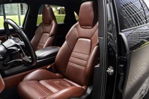 Melns Porsche Cayenne 2018 Viļņa, ar dzinēja tilpumu 2.89 L un nobraukumu 77 tūkst. km par 51500 €, foto 23 vietnē AUTOMOTO.COM.LV