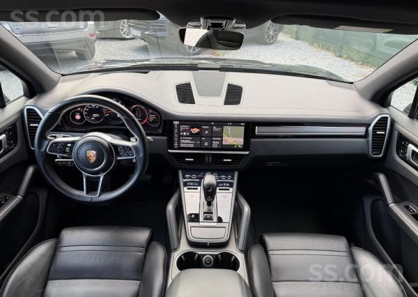 Black Porsche Cayenne 2018 in Riga, with an engine capacity of 3.00 L and mileage of 100 thousand km for 42990 €, photo 6 on AUTOMOTO.COM.LV